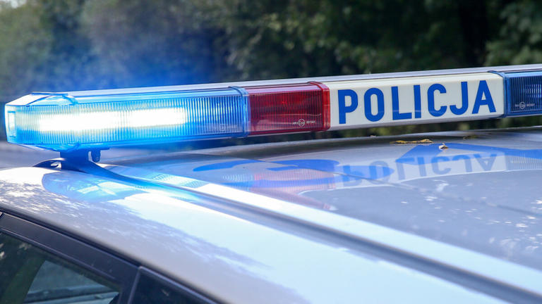 Strzelanina w Starej Wsi. Sprawca postrzelił córkę, zięcia i wnuka. Jedna osoba nie żyje