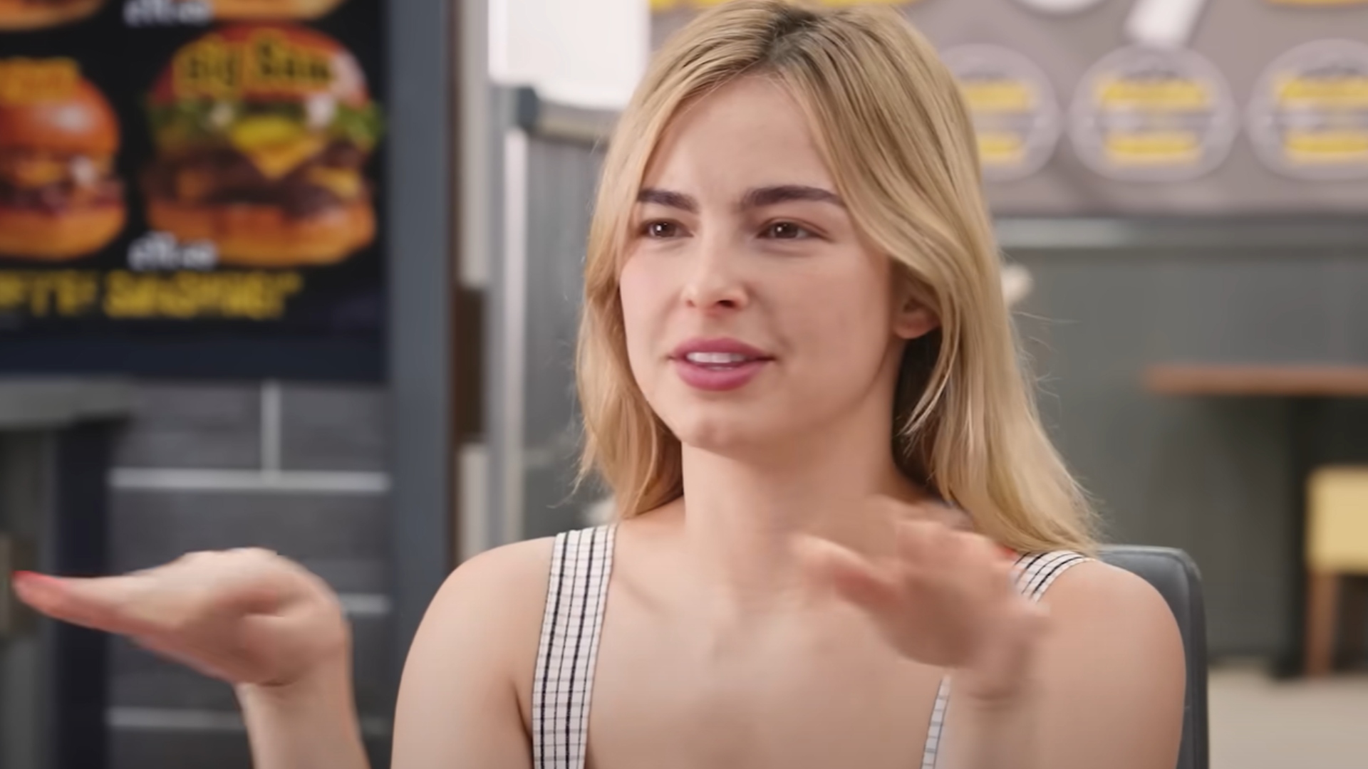 "Ik vind het geweldig hoe natuurlijk het is!": Addison Rae verrast in ...