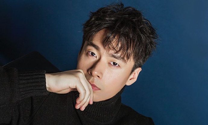 Chinese actor Yu Qing Bin works as a food delivery driver