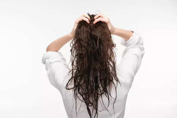 5 reasons you shouldn’t oil your hair immediately after shampooing