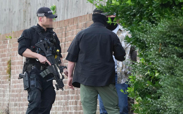 Sussex Police incident: Photos show armed officers with air support as ...