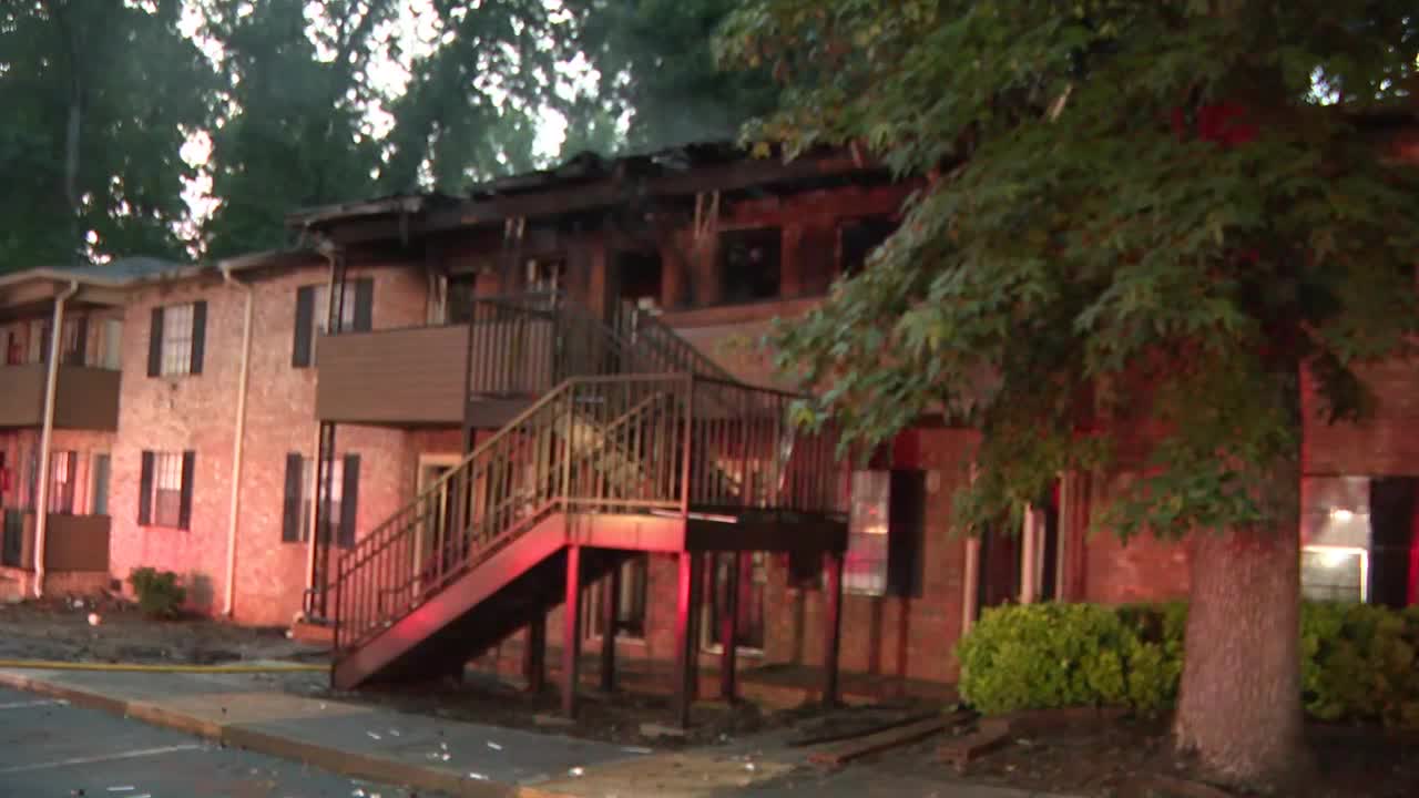 Fire breaks out at Fairburn apartment complex
