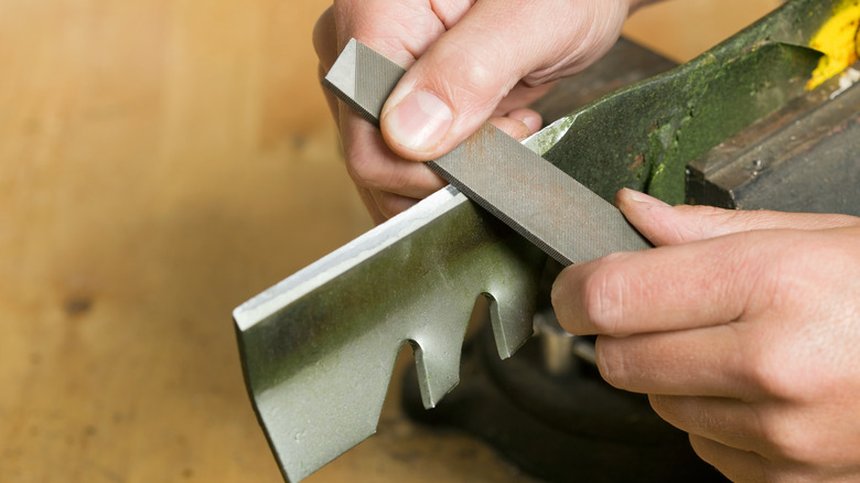 9 Lawn Mower Safety Tips Everyone Should Know (& 1 Dangerous Mistake To ...
