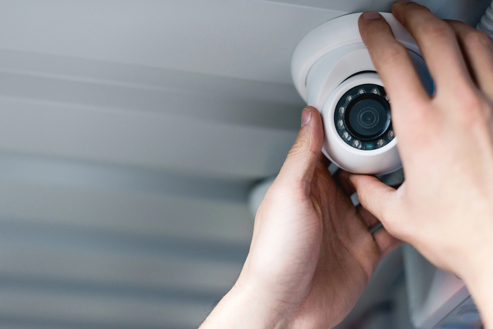 15 Simple Home Security Tips on a Family Budget