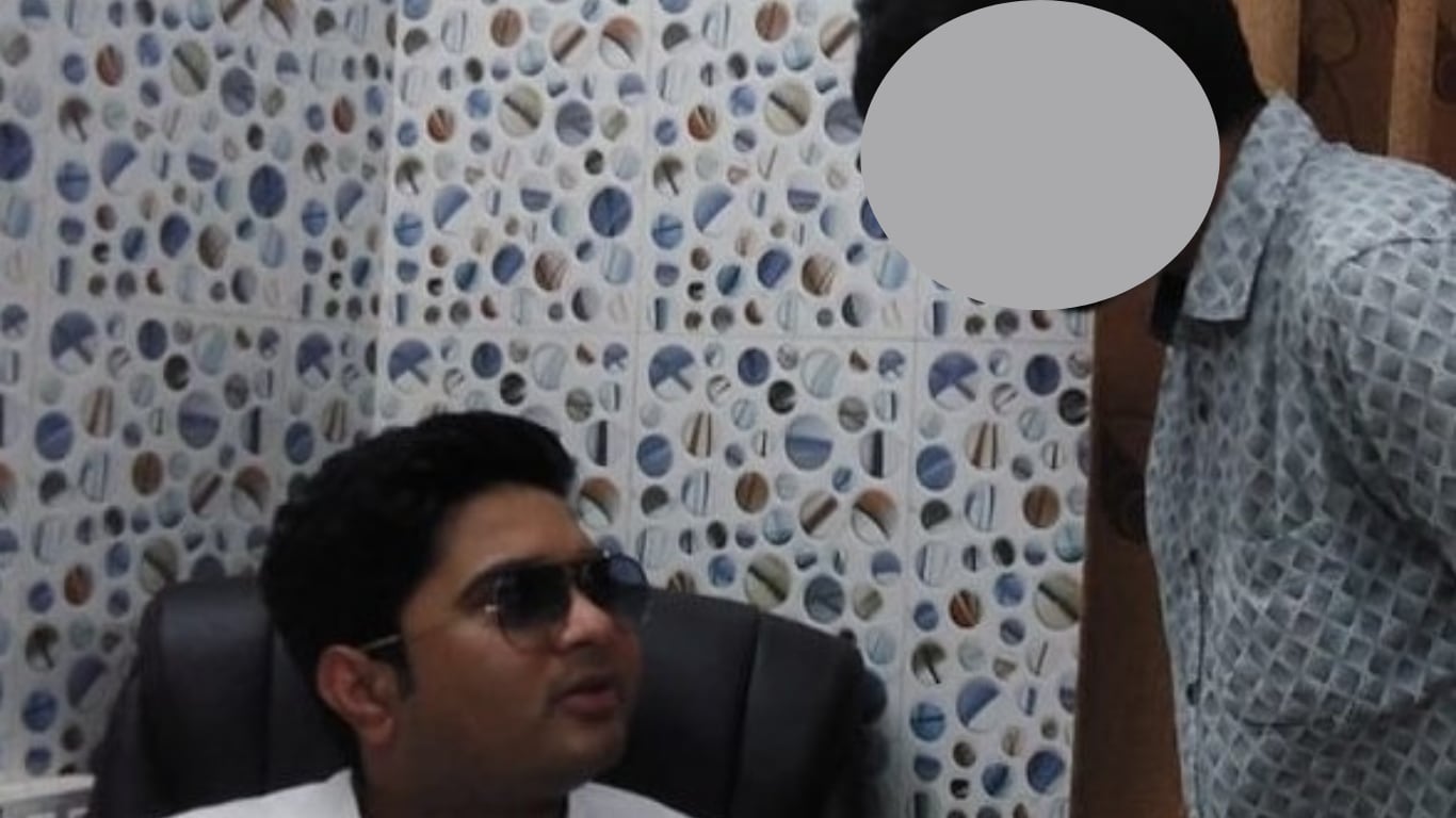 Kasba Case: অভিষেক, চন্দ্রিমাদের সঙ্গে ছবি, শাসক দলের প্রভাবশালী নেতা কসবার অভিযুক্ত?