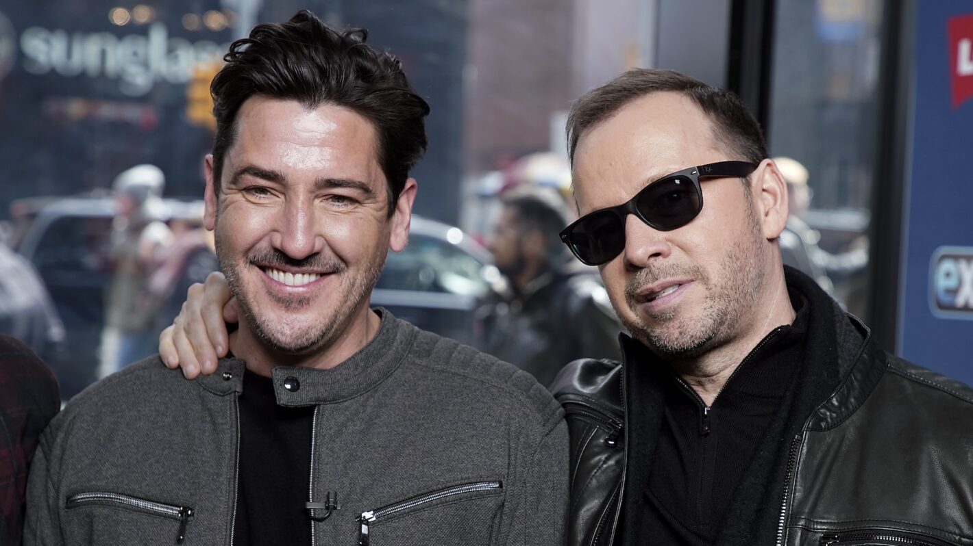 Donnie Wahlberg Reacts to Jonathan Knight’s ‘Farmhouse Fixer’ HGTV ...
