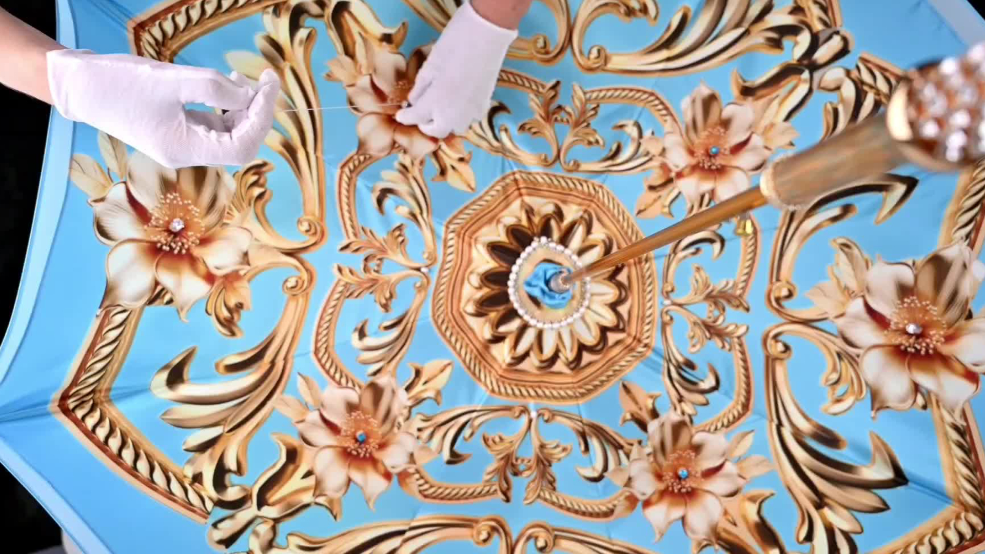 Un designer britannique a créé le parasol le plus cher du monde