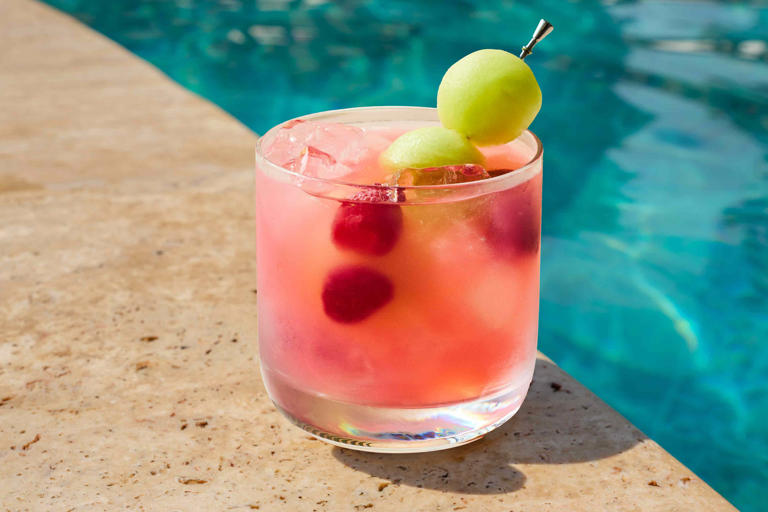 The raspberry-honey deuce is still the cocktail of the summer—here’s ...