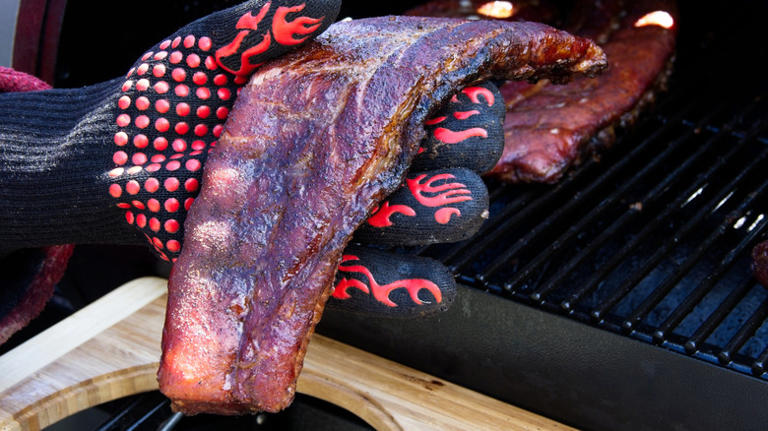 The 3-2-1 Rule For BBQ Ribs That Are Fall-Apart Tender