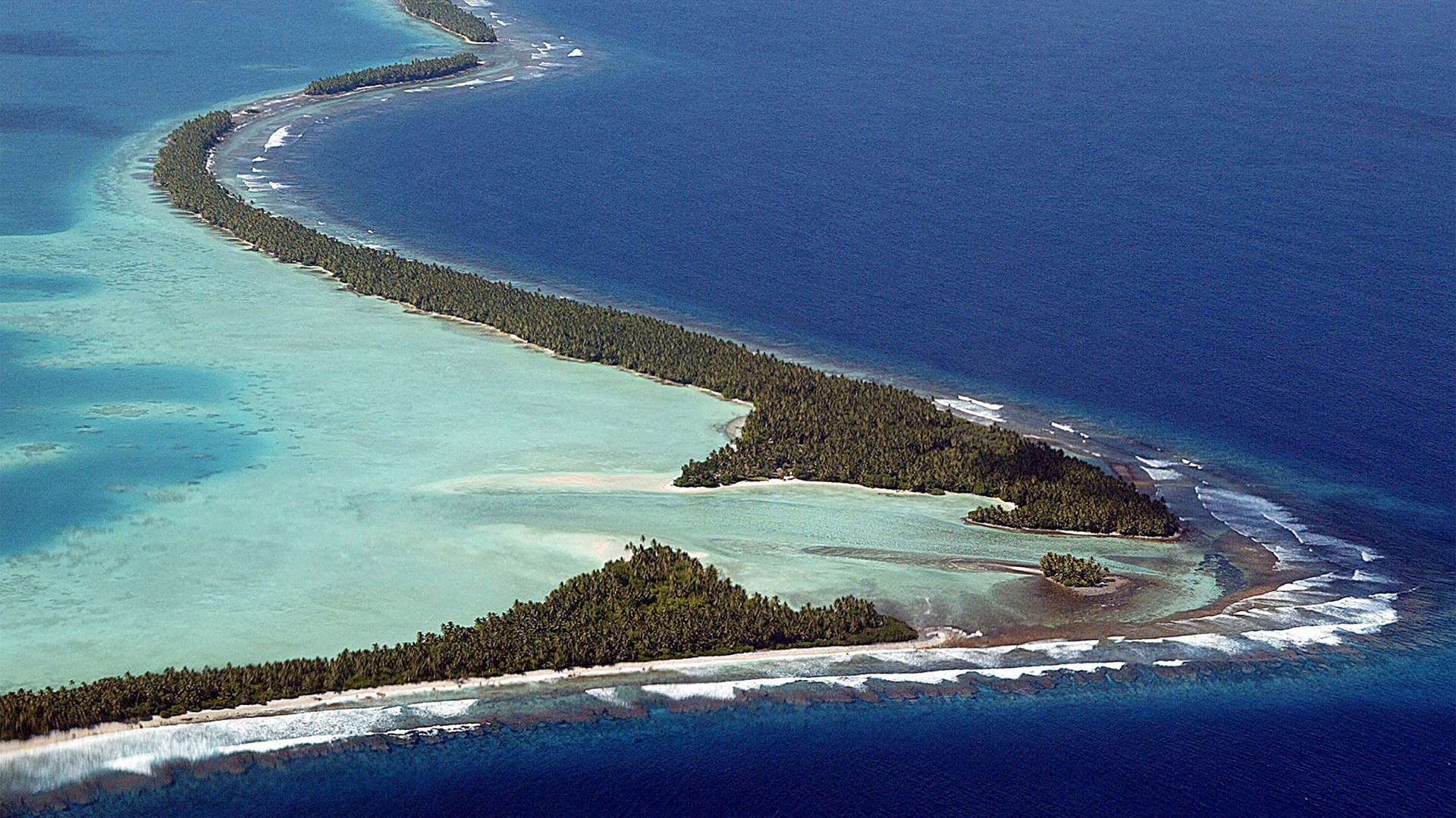 Island paradise faces bleak future as sea levels rise