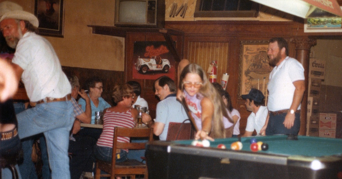 16 Pics Recalling Long-Gone Dive Bars Of Yesteryear