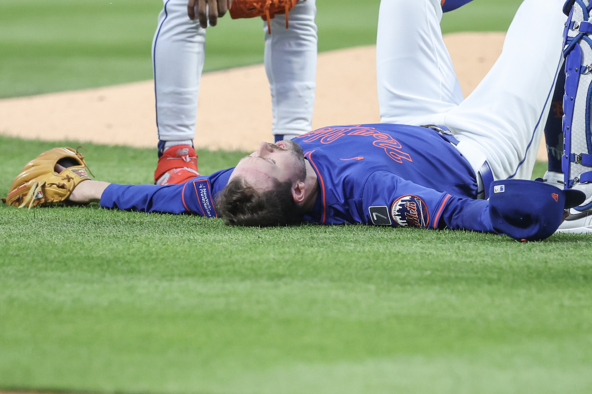 Mets lose key starting pitcher to brutal leg injury