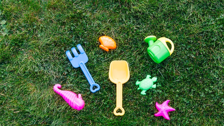 9 Lawn Mower Safety Tips Everyone Should Know (& 1 Dangerous Mistake To ...