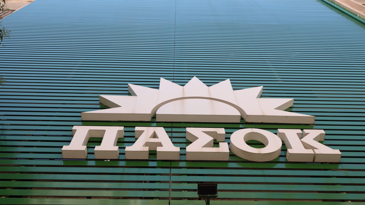 ΠΑΣΟΚ: «Ο κ. Λαζαρίδης εκτίθεται επιχειρώντας να δώσει τα ...