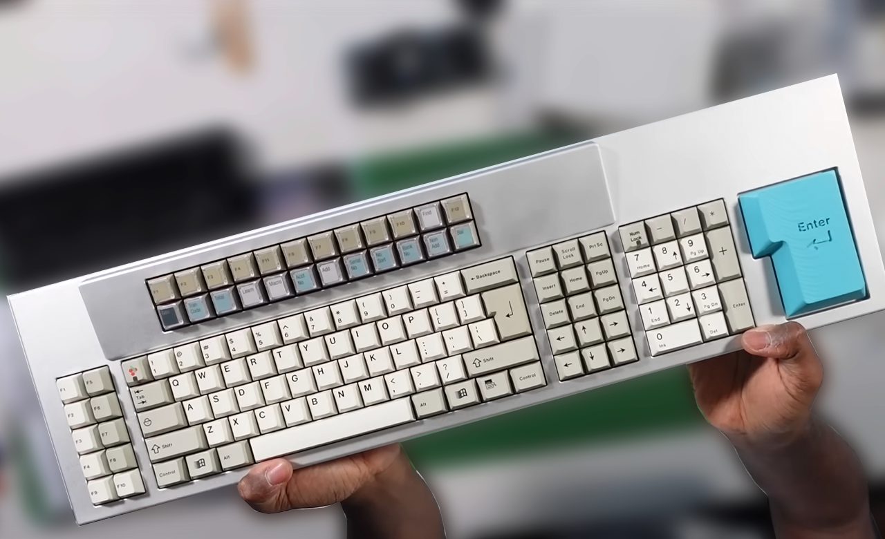 I Built A MASSIVE Custom Keyboard For Tubbo