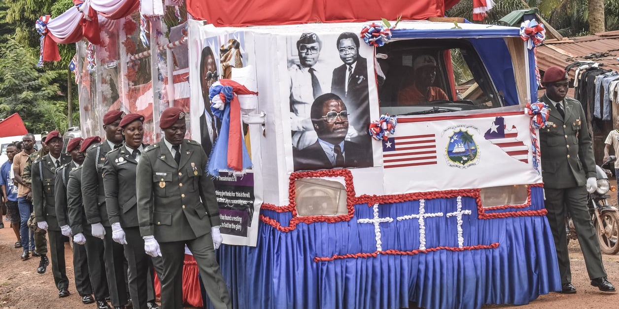 Au Liberia, l’ancien président Samuel Doe reçoit des funérailles ...