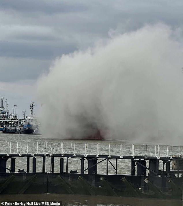 Container ship fire in Hull forces roads and museum to close as city is ...
