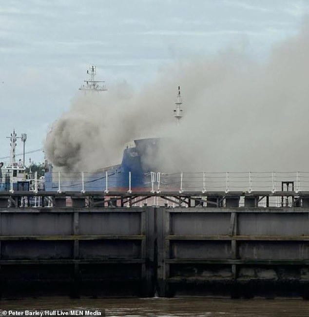 Container ship fire in Hull forces roads and museum to close as city is ...