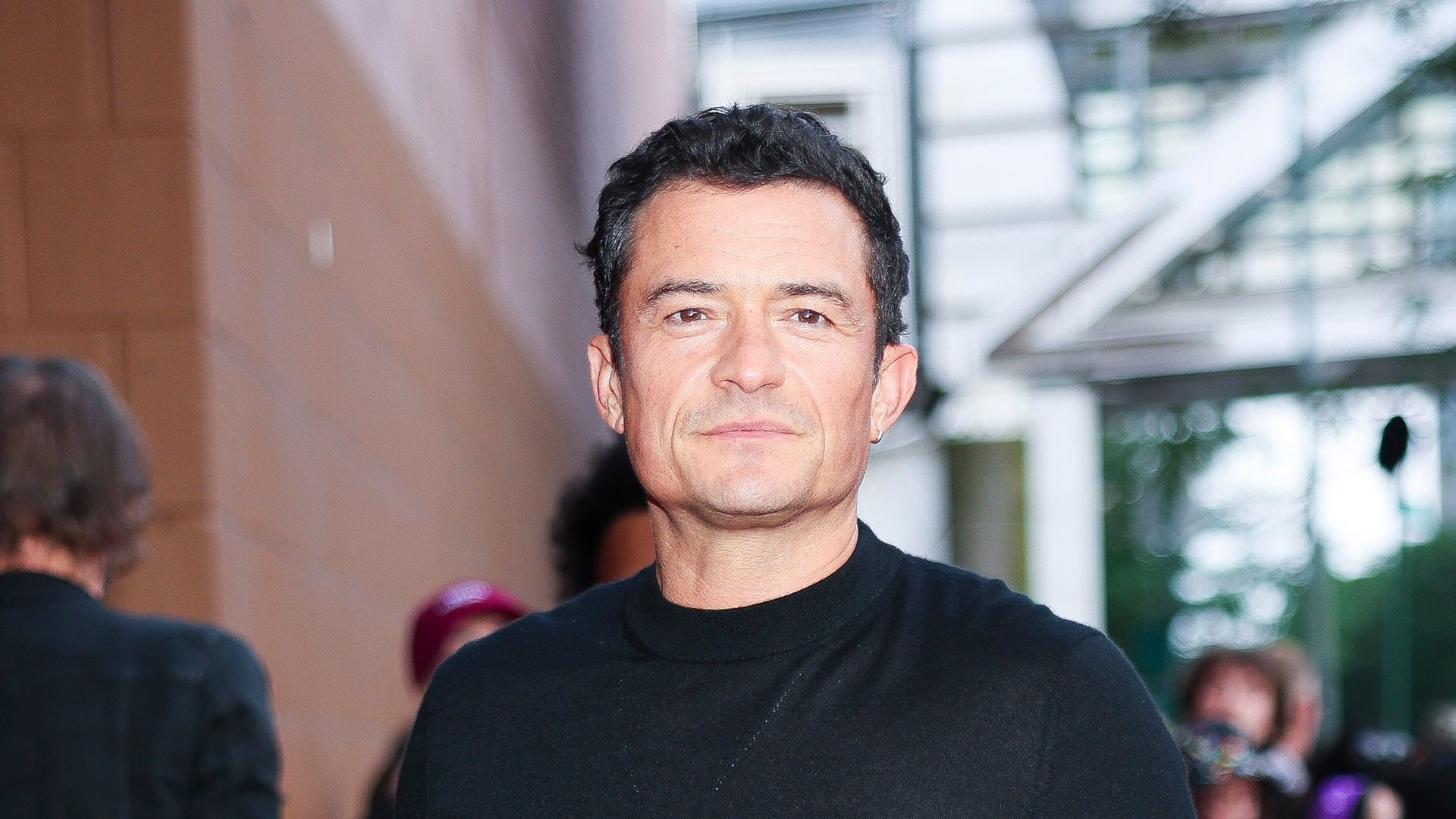 Who is the mystery girl Orlando Bloom cozied up to after Katy Perry split?