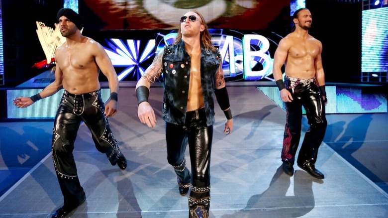 WWE's Drew McIntyre Reunites With 3MB Cohorts In Traditional Middle ...