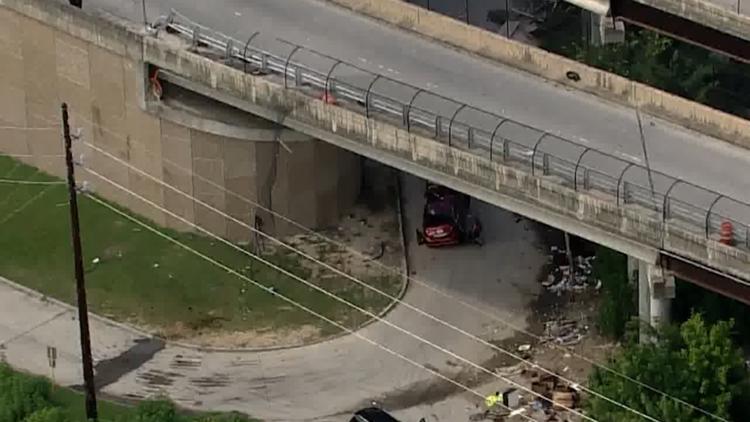 Man dies after vehicle plunges off overpass in northeast Harris County