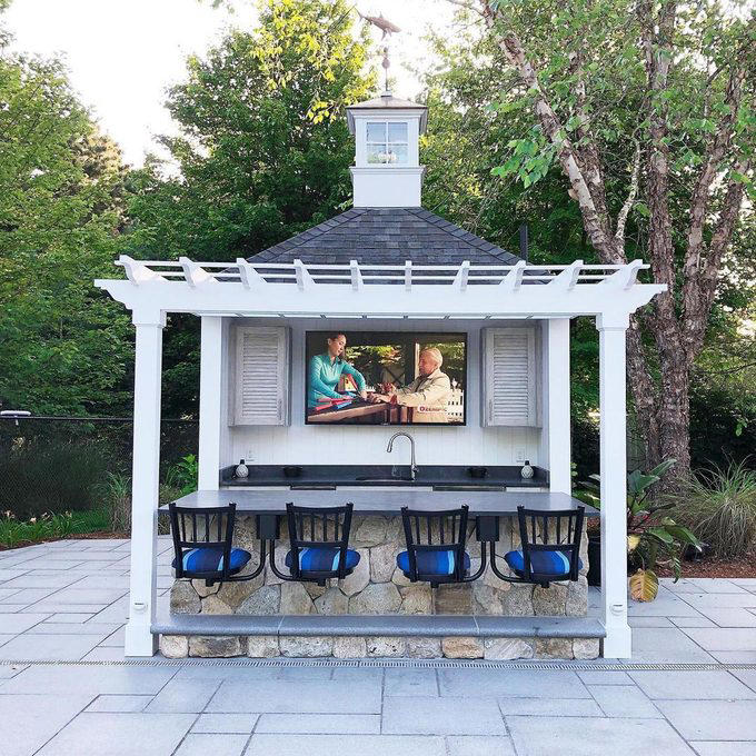 10 Stylish Outdoor Kitchen Bar Ideas