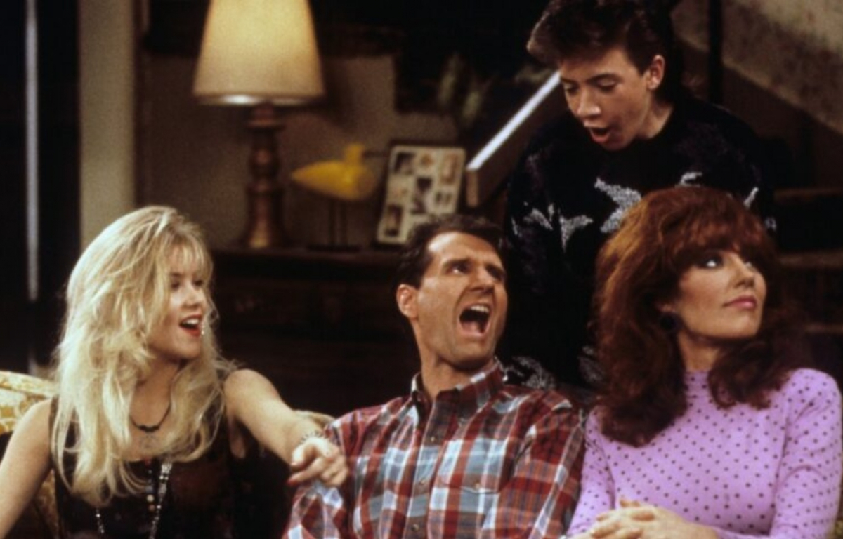 22 Legendary ’90s Sitcoms That Shaped Modern TV Comedy