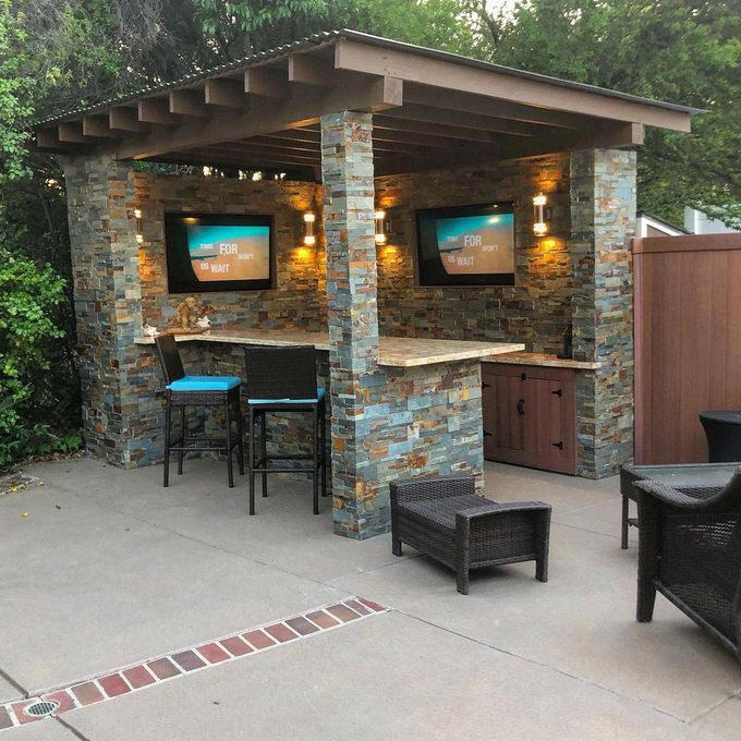 10 Stylish Outdoor Kitchen Bar Ideas