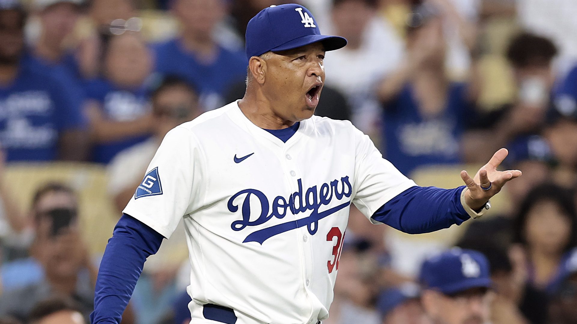 Dodgers’ Dave Roberts Gives Mookie Betts Update Amid Max Muncy Injury