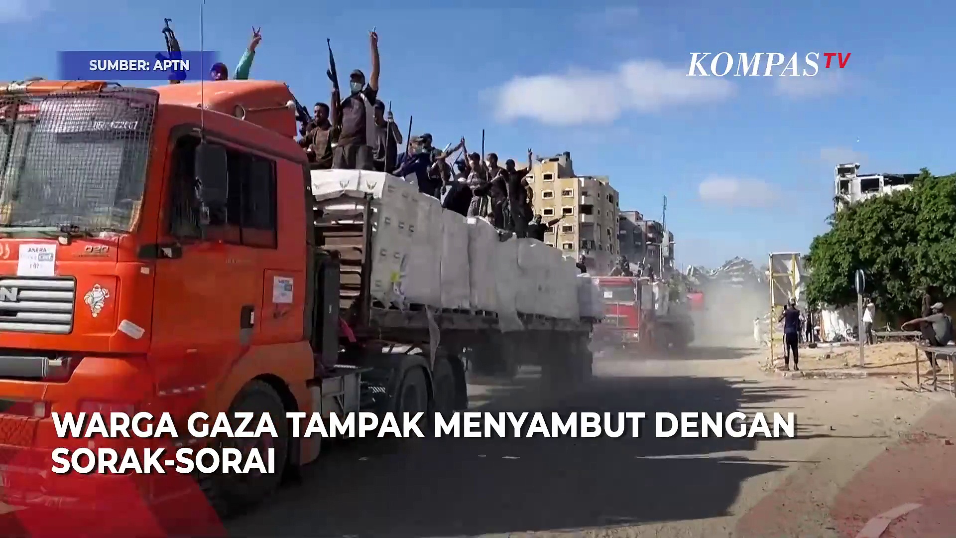 Truk Bantuan Masuk Gaza, Warga Palestina Bersorak