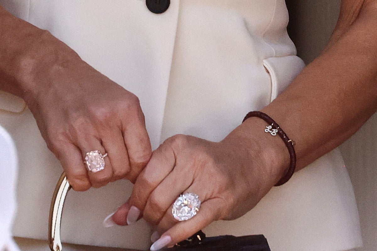 Lauren Sánchez shows off $4 million diamond wedding ring — and subtle ...