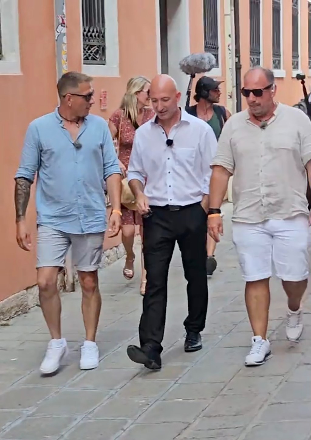 ‘Jeff Bezos from Temu’ tricks fans in Venice ahead of celeb-studded wedding