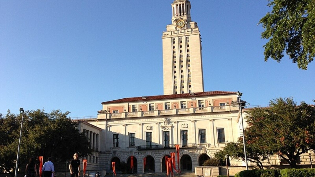 Texas Bids Farewell to Paper Plates: What the New Law Means for Drivers