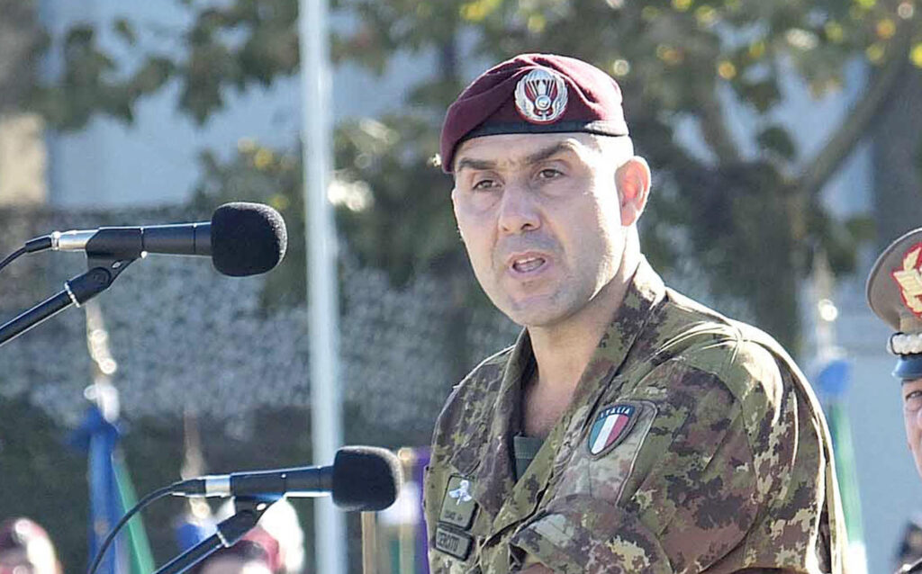 Il generale nel mirino: “Vannacci taci”, esplode la rabbia di CasaPound