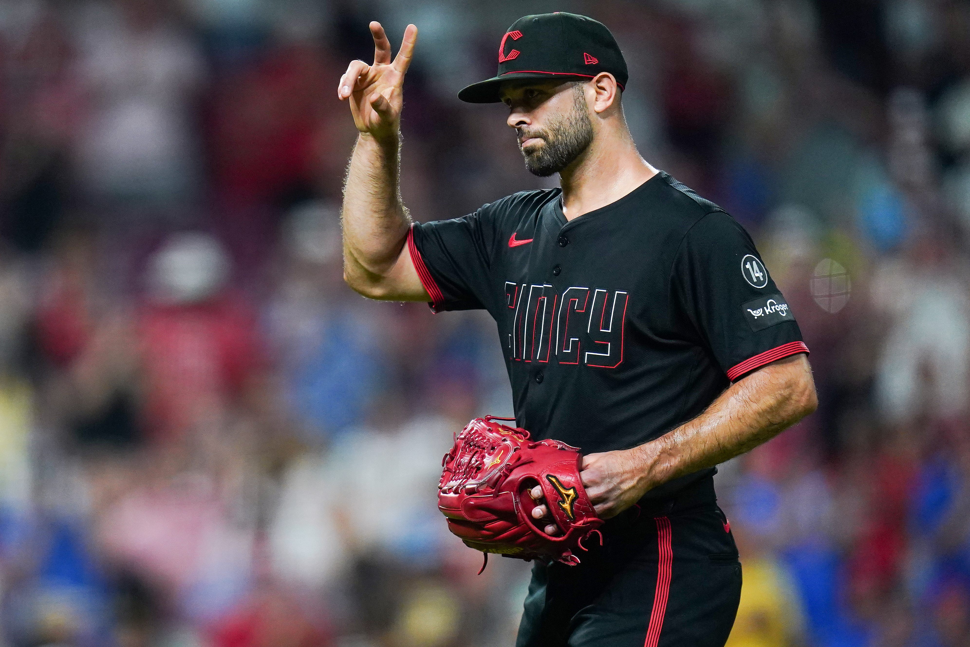 Williams: See what Cincinnati Reds' highest-paid player did to help ...