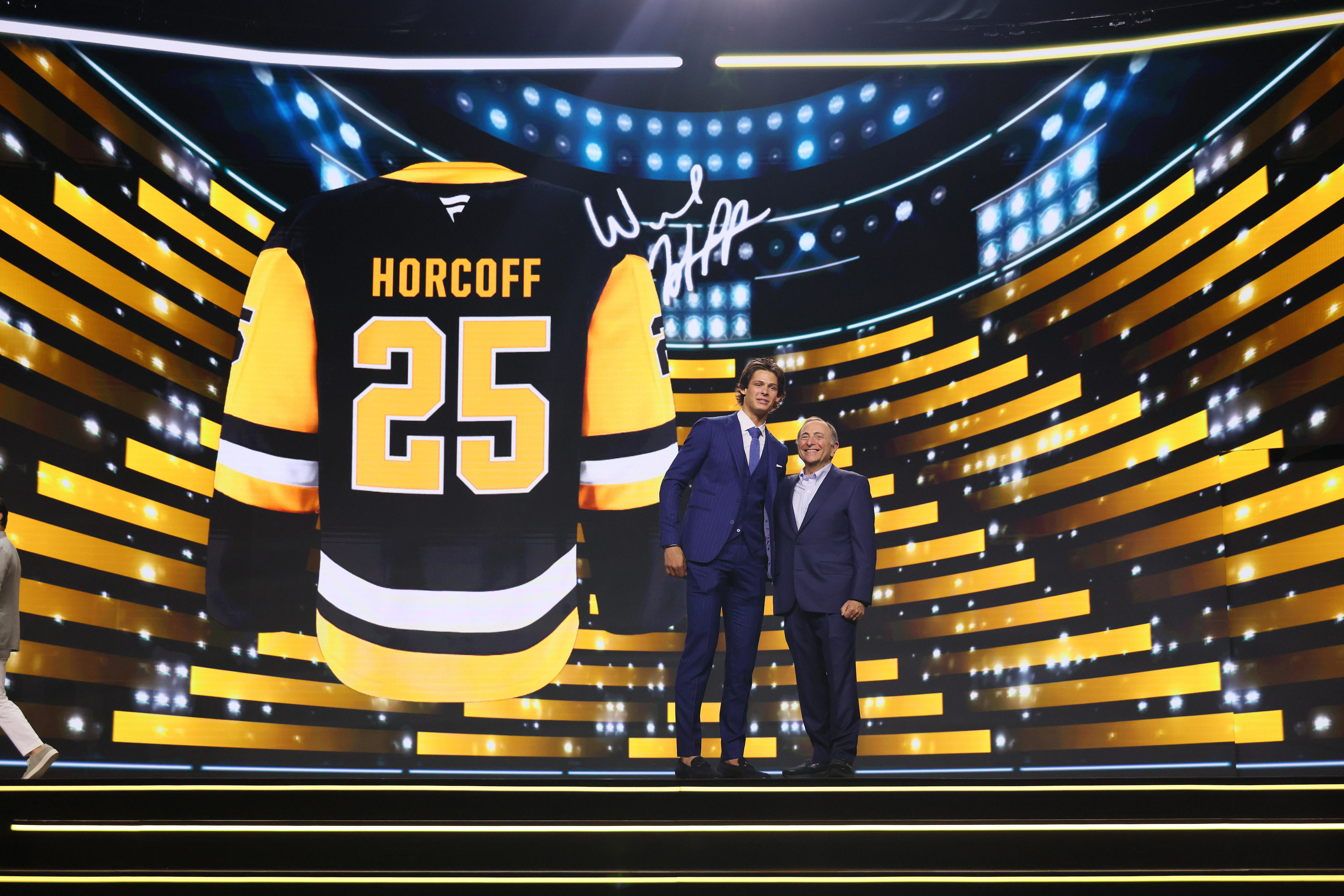 2025 NHL Draft live tracker: Grading every pick in the first round
