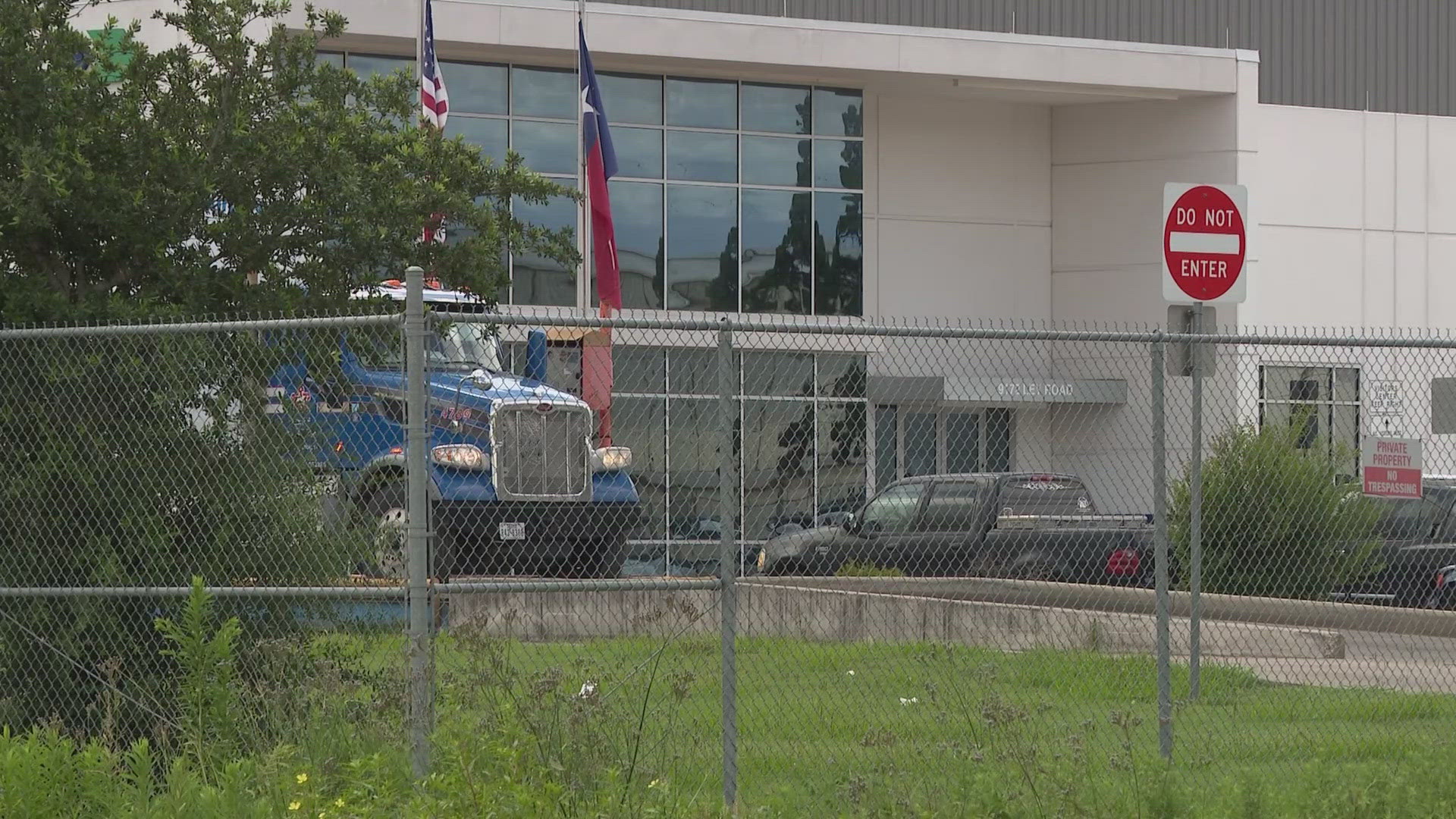 Houston's recycling bins sitting full due to facility bottleneck