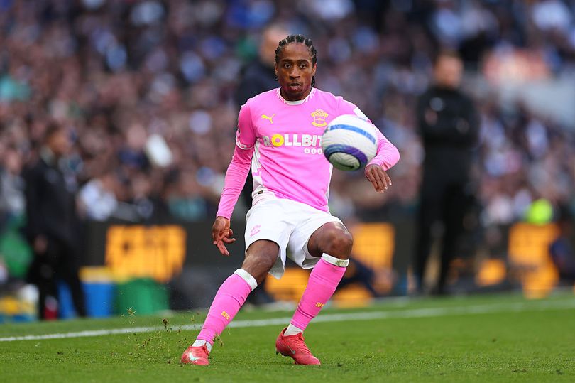 Leeds United handed transfer advice as 'very good' Junior Firpo ...