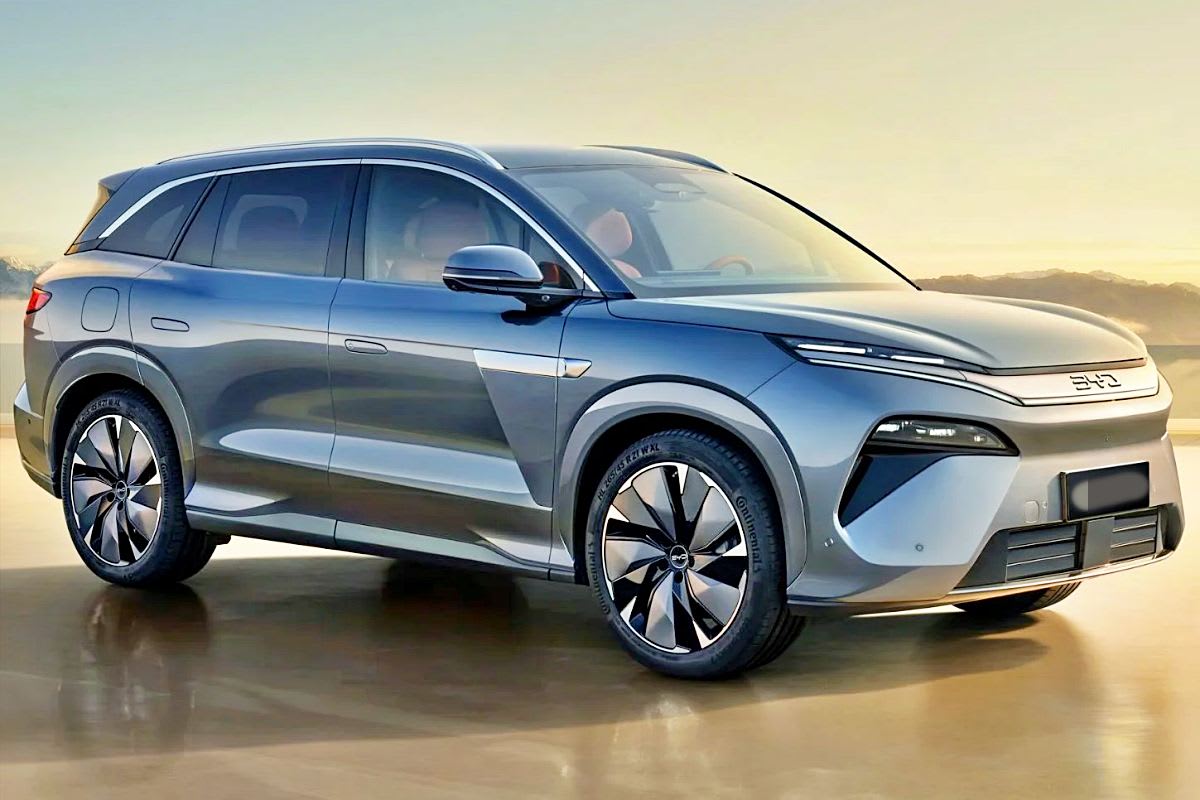 China’s BYD Drops a Hybrid Beast: Meet the Sealion 8