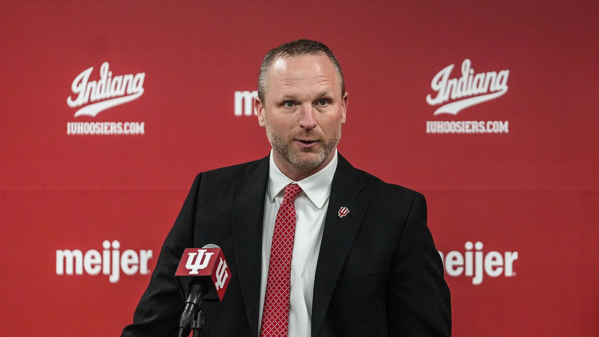 Indiana men’s basketball introduces full support staff