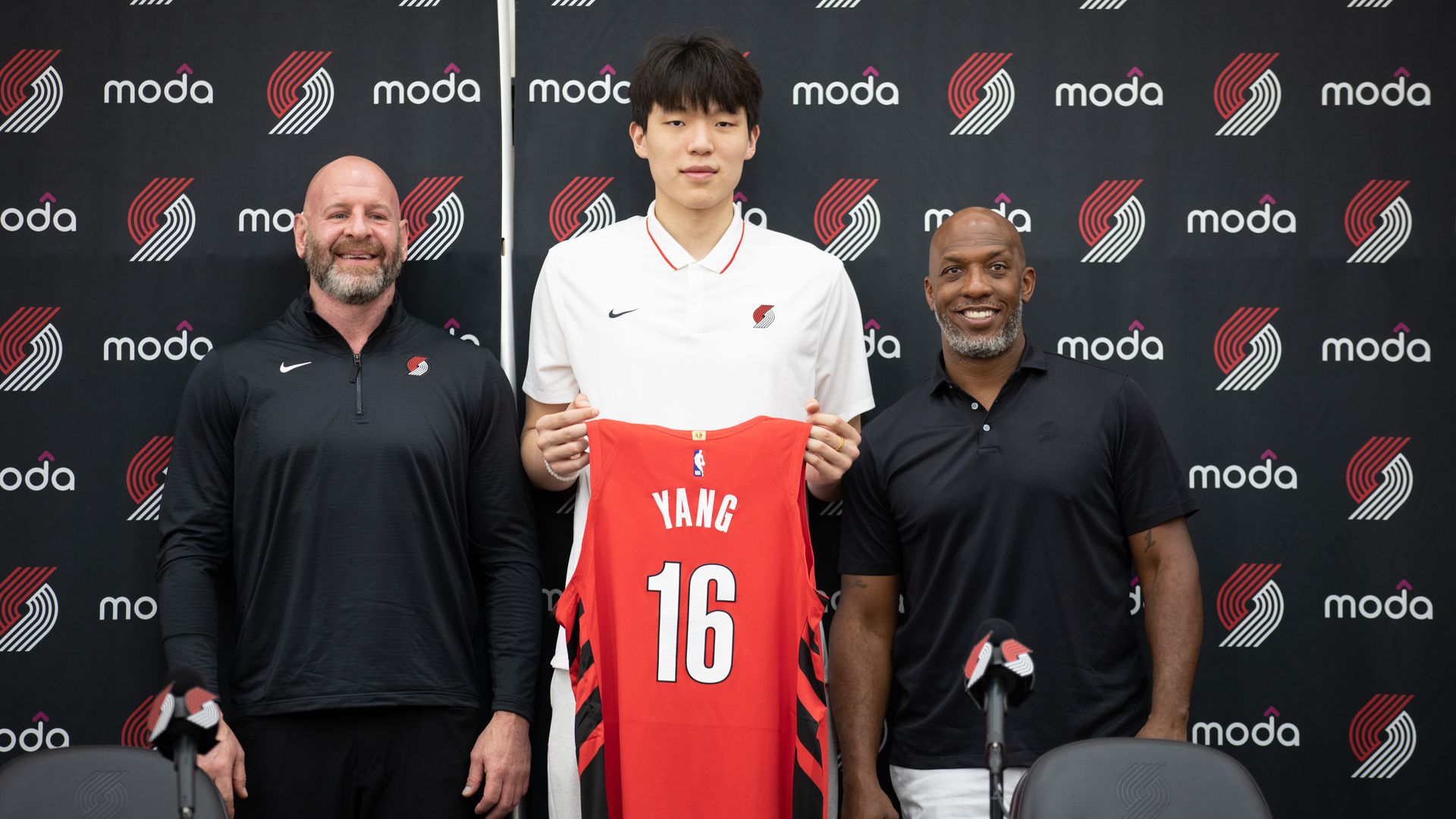 Yang Hansen Already Winning Over Fans at Introductory Press Conference