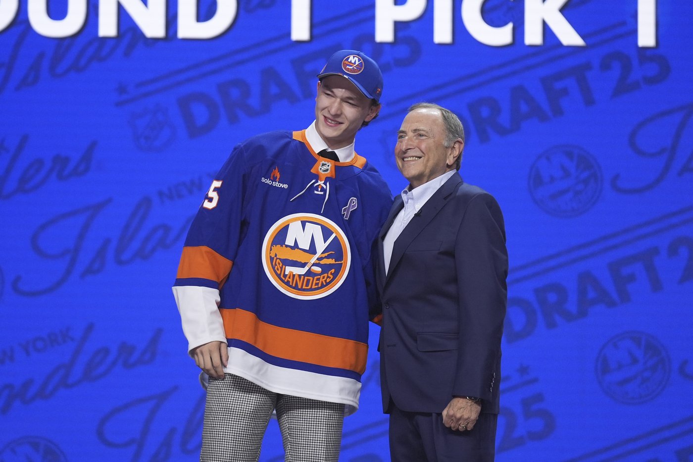 New York Islanders select defenceman Matthew Schaefer first overall at ...