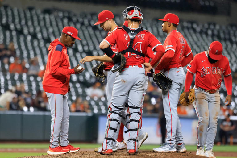 Ron Washington will miss the rest of Angels season with medical issue