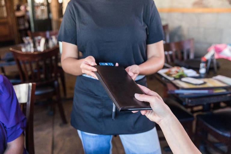 UK diners draw the line at splitting bills over £27.57, reveals survey