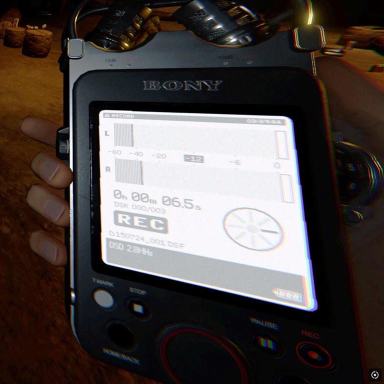 How to use the Sound Recorder in Phasmophobia