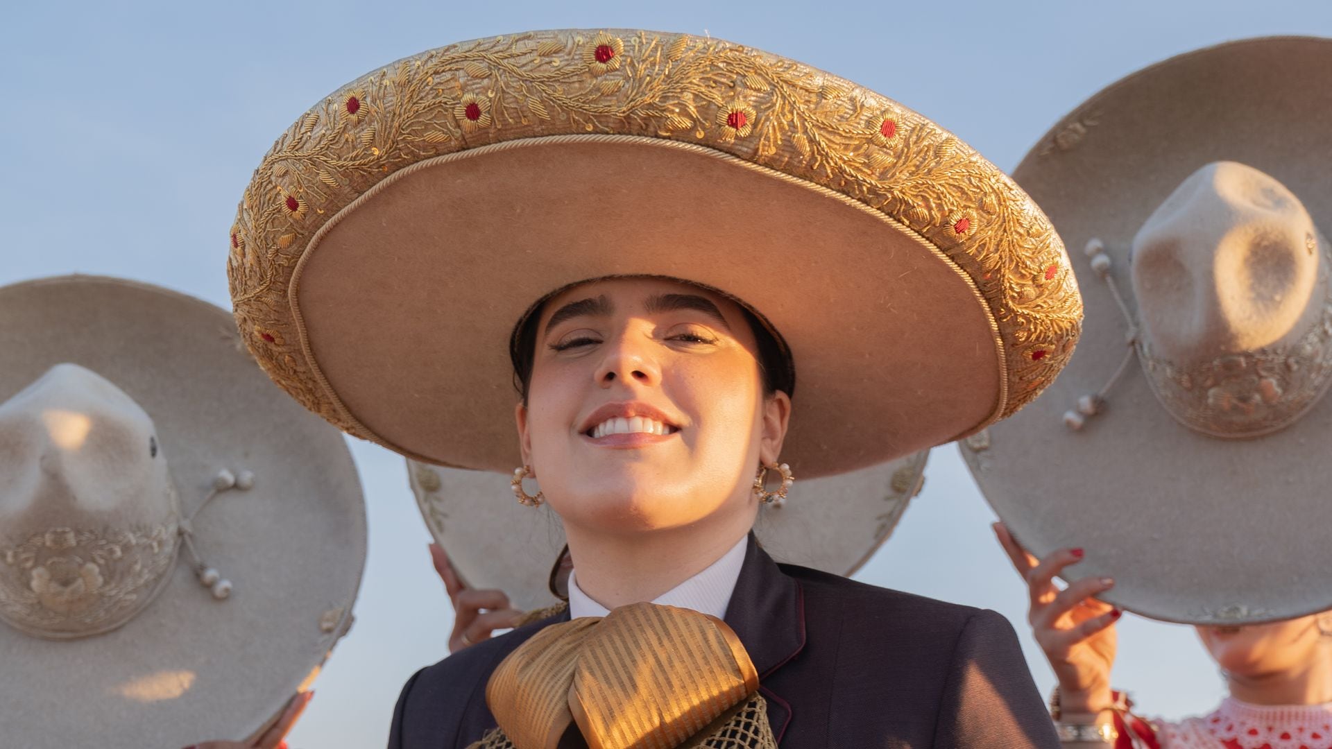 Camila Fernández lanza 'Retumbando en el Cora' y Sofía Reyes estrena la ...
