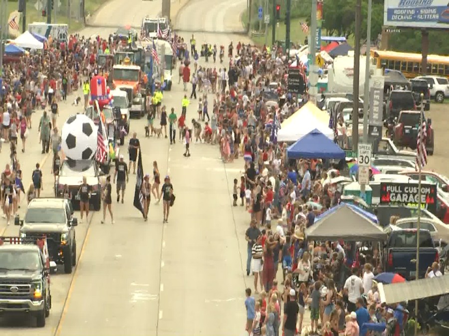 Mandan parade brings crowds… and candy
