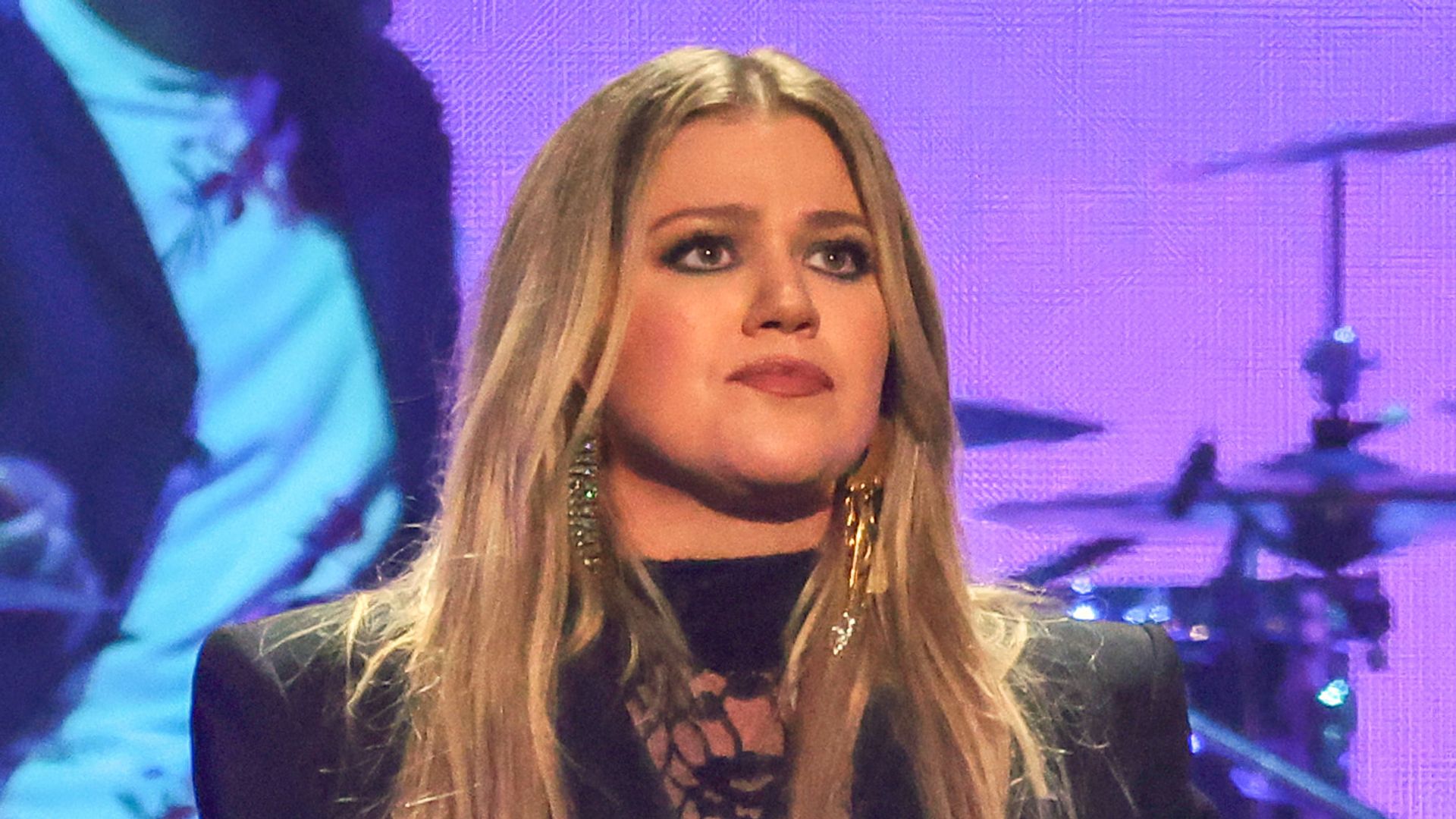 Kelly Clarkson is 'devastated' as she shares health update: 'I need to ...