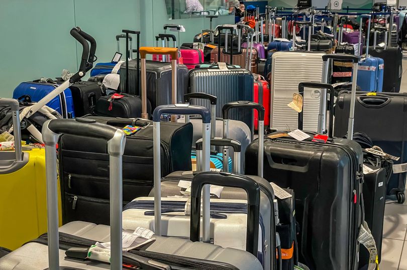 Airport worker explains why you should never put a ribbon on your suitcase
