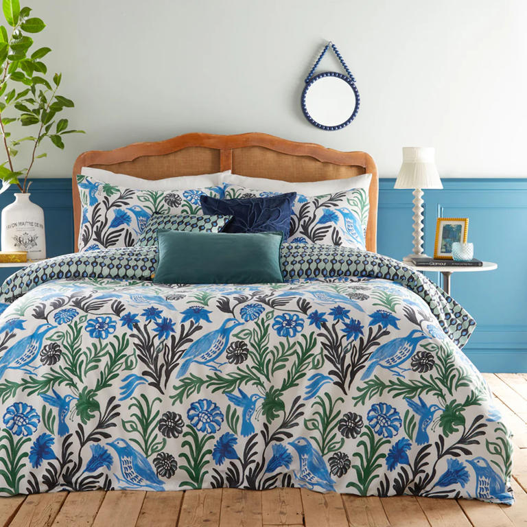 I asked bedding experts what the best sheet material for a good night's ...